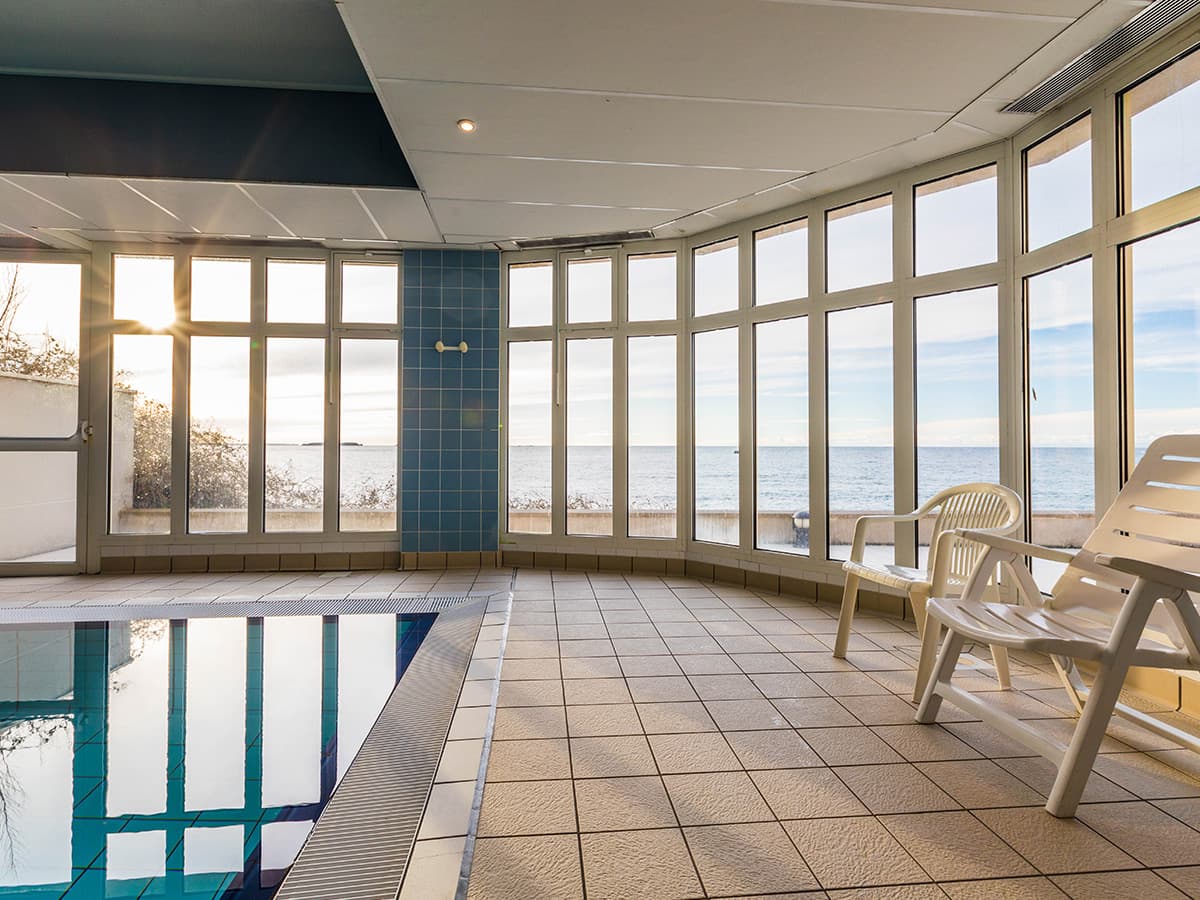 Residence with warmed & covered pool & Spa sea view in St-Malo, Bittany